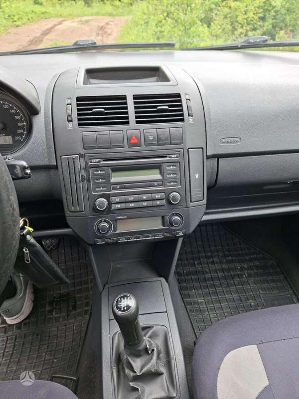Pelēks Volkswagen Polo 2005 Viļņa, ar dzinēja tilpumu 1.42 L un nobraukumu 204 tūkst. km par 900 €, foto 10 vietnē AUTOMOTO.COM.LV