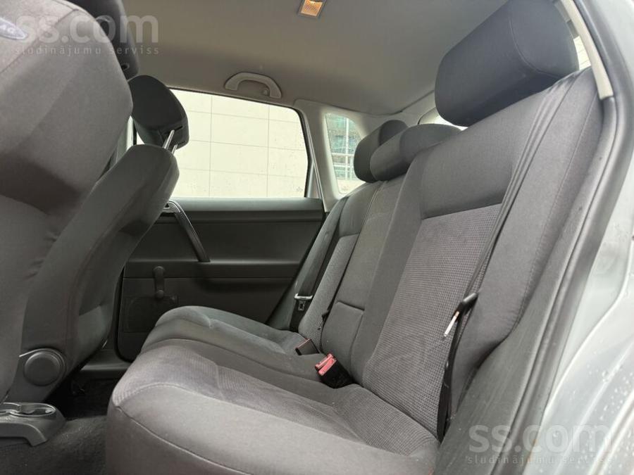 Grey Volkswagen Polo 2005 in Riga, with an engine capacity of 1.40 L and mileage of 0 thousand km for 1900 €, photo 8 on AUTOMOTO.COM.LV