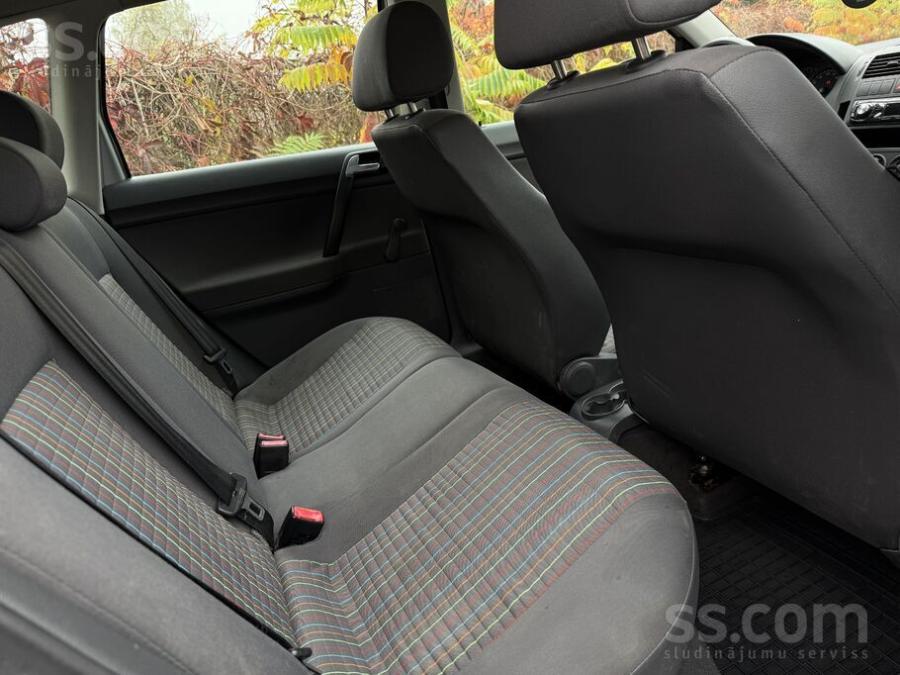 Pelēks Volkswagen Polo 2005 Rīga, ar dzinēja tilpumu 1.20 L un nobraukumu 149 tūkst. km par 1650 €, foto 13 vietnē AUTOMOTO.COM.LV