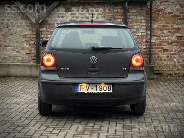Grey Volkswagen Polo 2006 in Riga, with an engine capacity of 1.20 L and mileage of 277 thousand km for 1000 €, photo 5 on AUTOMOTO.COM.LV