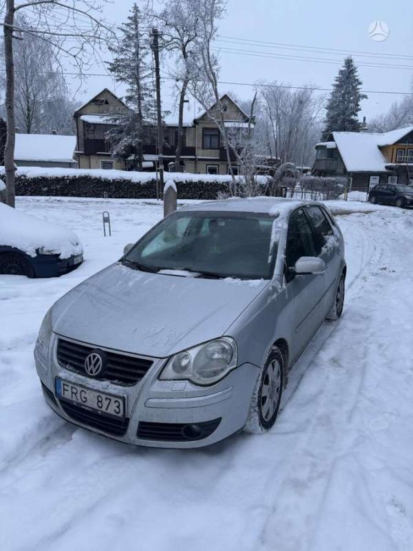 Pelēks Volkswagen Polo 2006 Kauņa, ar dzinēja tilpumu 1.39 L un nobraukumu 220 tūkst. km par 1550 €, foto 1 vietnē AUTOMOTO.COM.LV