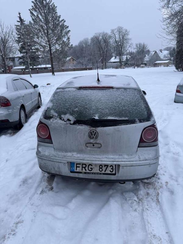 Pelēks Volkswagen Polo 2006 Kauņa, ar dzinēja tilpumu 1.39 L un nobraukumu 220 tūkst. km par 1550 €, foto 5 vietnē AUTOMOTO.COM.LV
