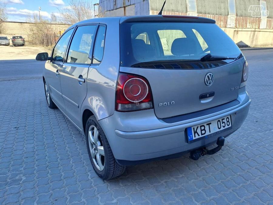 Grey Volkswagen Polo 2006 in Telschi, with an engine capacity of 1.90 L and mileage of 321 thousand km for 1350 €, photo 5 on AUTOMOTO.COM.LV