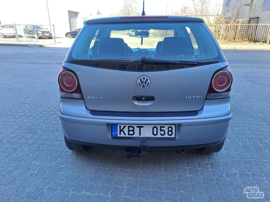 Grey Volkswagen Polo 2006 in Telschi, with an engine capacity of 1.90 L and mileage of 321 thousand km for 1350 €, photo 6 on AUTOMOTO.COM.LV