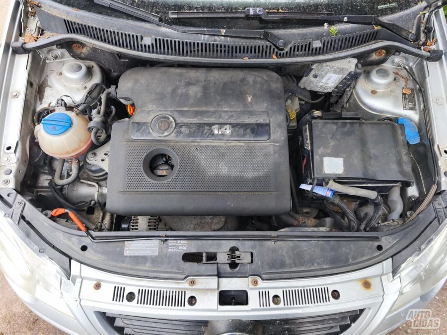 Grey Volkswagen Polo 2006 in Kaunas, with an engine capacity of 1.40 L and mileage of 175 thousand km for 550 €, photo 9 on AUTOMOTO.COM.LV