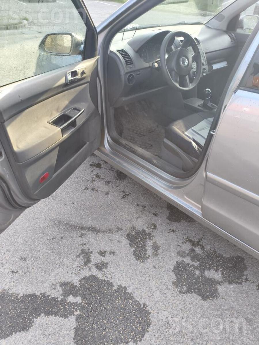 Pelēks Volkswagen Polo 2006 Rīga, ar dzinēja tilpumu 1.40 L un nobraukumu 259 tūkst. km par 1210 €, foto 3 vietnē AUTOMOTO.COM.LV