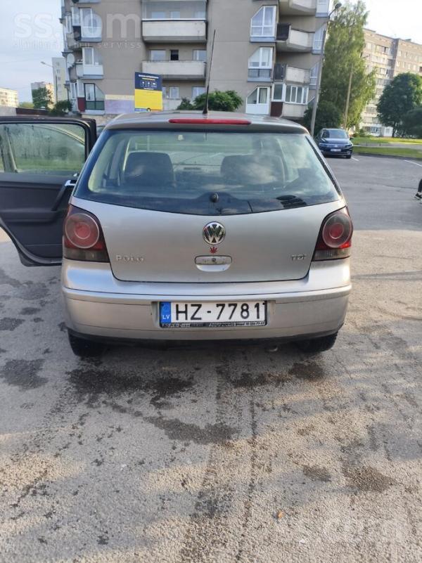 Grey Volkswagen Polo 2006 in Riga, with an engine capacity of 1.40 L and mileage of 259 thousand km for 1210 €, photo 8 on AUTOMOTO.COM.LV