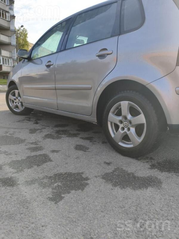 Grey Volkswagen Polo 2006 in Riga, with an engine capacity of 1.40 L and mileage of 259 thousand km for 1210 €, photo 9 on AUTOMOTO.COM.LV