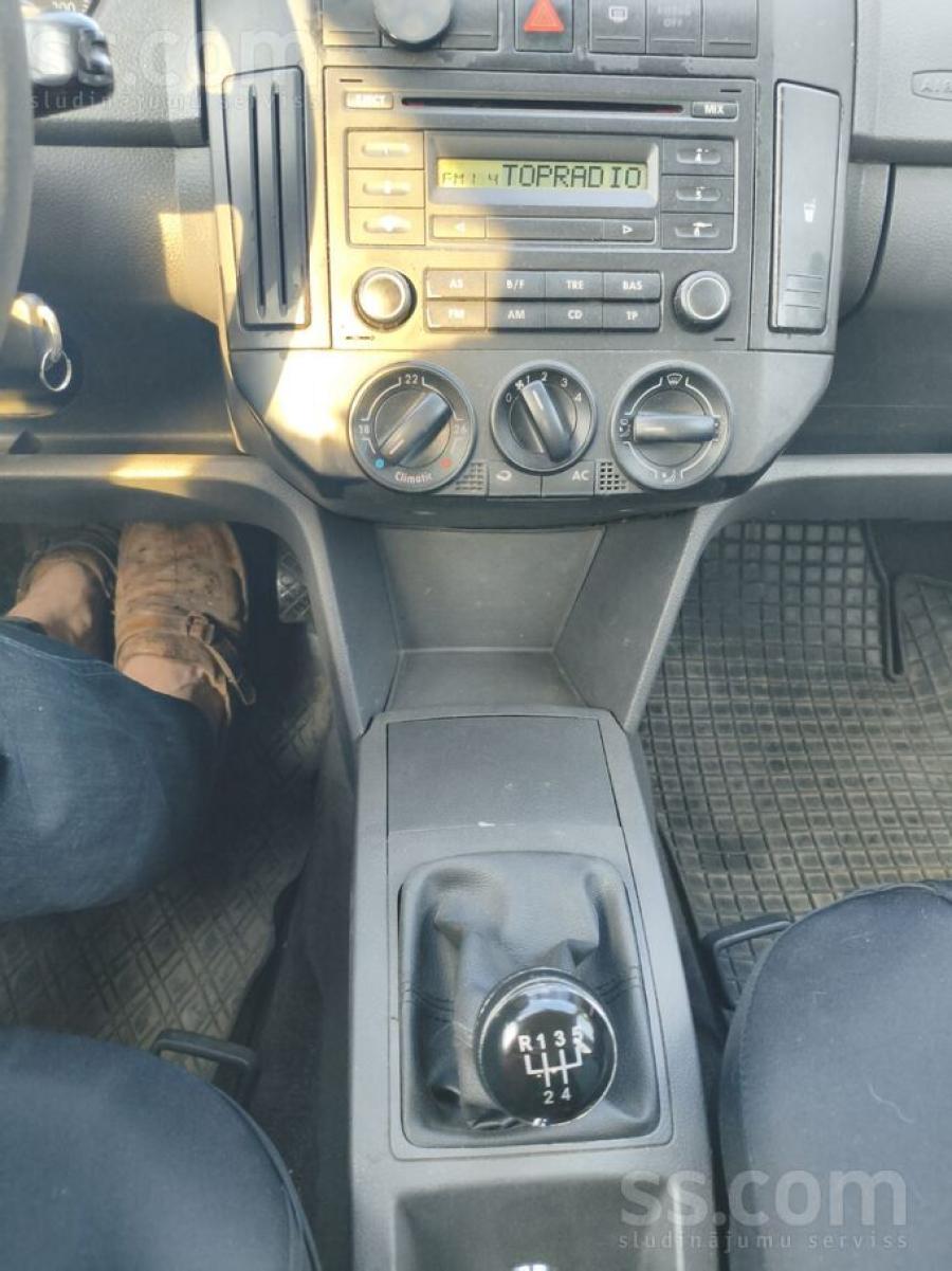 Pelēks Volkswagen Polo 2006 Rīga, ar dzinēja tilpumu 1.40 L un nobraukumu 259 tūkst. km par 1210 €, foto 17 vietnē AUTOMOTO.COM.LV