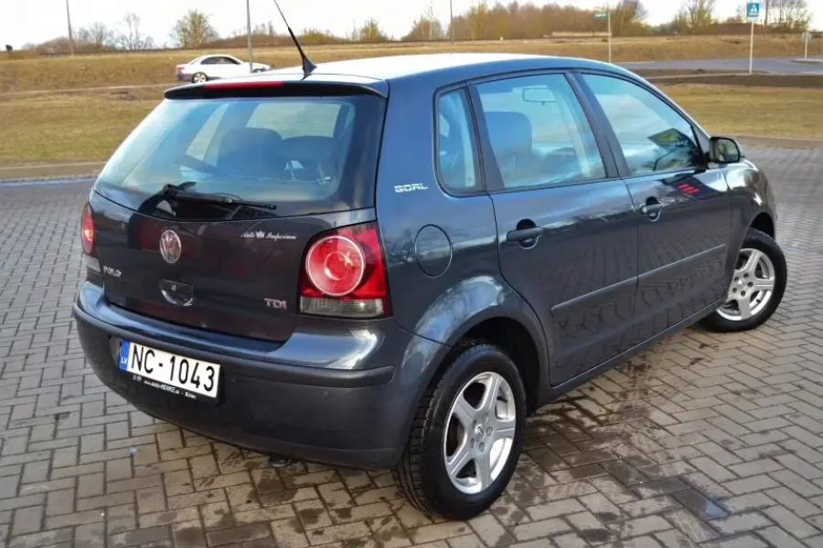 Pelēks Volkswagen Polo 2006 Jēkabpils, ar dzinēja tilpumu 1.40 L un nobraukumu 228 tūkst. km par 3300 €, foto 3 vietnē AUTOMOTO.COM.LV