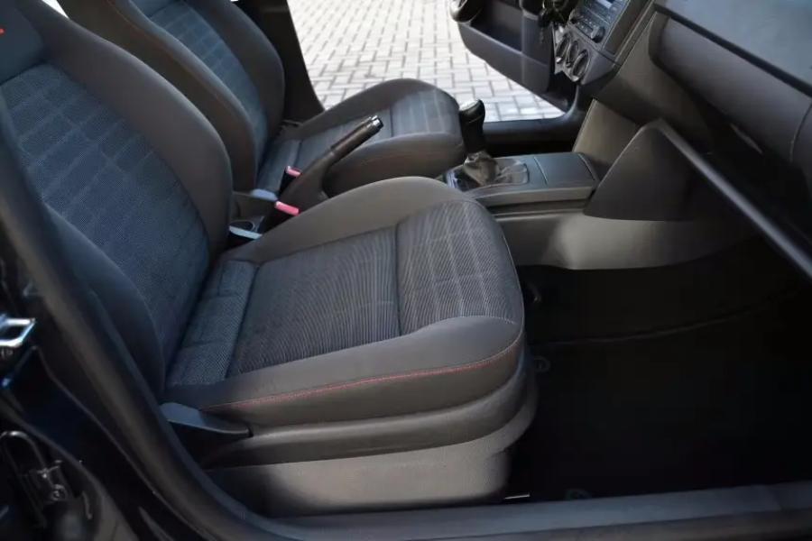 Pelēks Volkswagen Polo 2006 Jēkabpils, ar dzinēja tilpumu 1.40 L un nobraukumu 228 tūkst. km par 3300 €, foto 10 vietnē AUTOMOTO.COM.LV