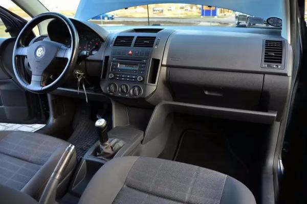 Pelēks Volkswagen Polo 2006 Jēkabpils, ar dzinēja tilpumu 1.40 L un nobraukumu 228 tūkst. km par 3300 €, foto 10 vietnē AUTOMOTO.COM.LV