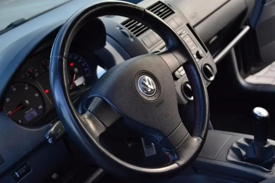 Pelēks Volkswagen Polo 2006 Jēkabpils, ar dzinēja tilpumu 1.40 L un nobraukumu 228 tūkst. km par 3300 €, foto 12 vietnē AUTOMOTO.COM.LV