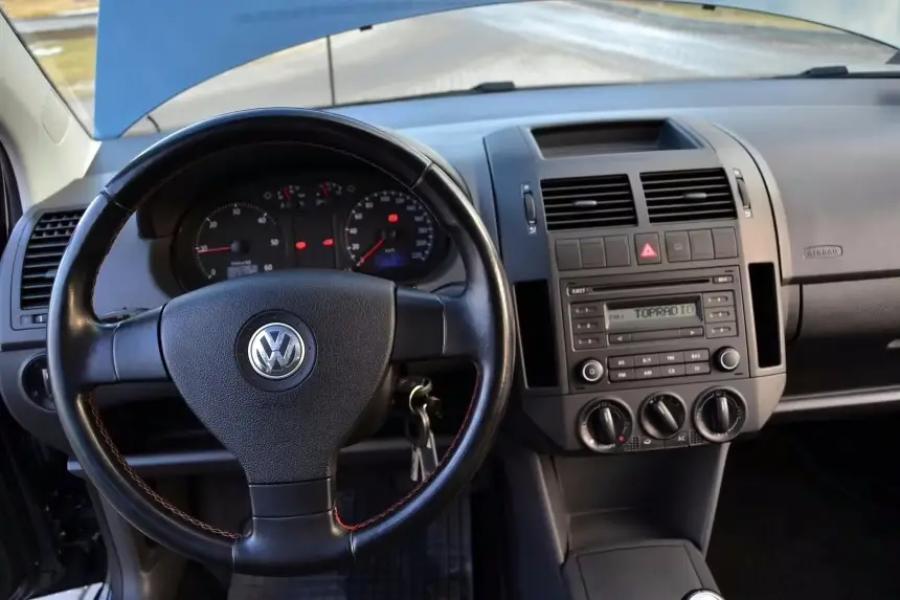 Pelēks Volkswagen Polo 2006 Jēkabpils, ar dzinēja tilpumu 1.40 L un nobraukumu 228 tūkst. km par 3300 €, foto 14 vietnē AUTOMOTO.COM.LV