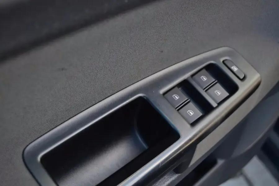 Pelēks Volkswagen Polo 2006 Jēkabpils, ar dzinēja tilpumu 1.40 L un nobraukumu 228 tūkst. km par 3300 €, foto 15 vietnē AUTOMOTO.COM.LV