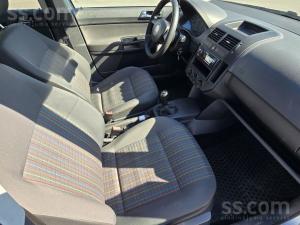 Grey Volkswagen Polo 2006 in Riga, with an engine capacity of 1.20 L and mileage of 132 thousand km for 2190 €, photo 7 on AUTOMOTO.COM.LV