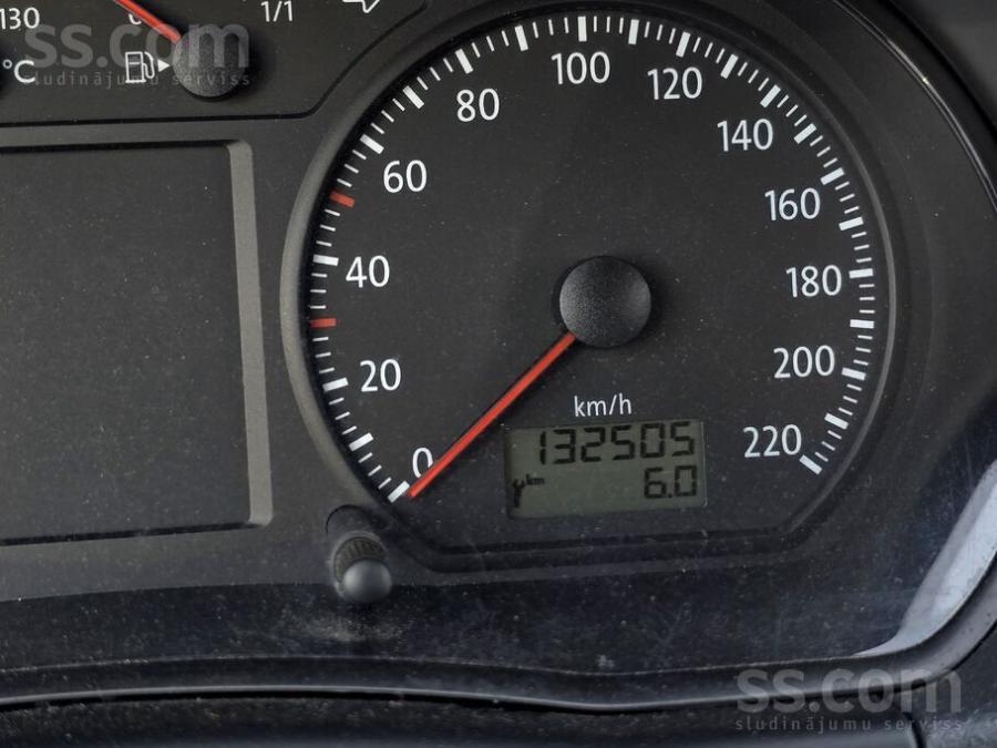 Grey Volkswagen Polo 2006 in Riga, with an engine capacity of 1.20 L and mileage of 132 thousand km for 2190 €, photo 9 on AUTOMOTO.COM.LV