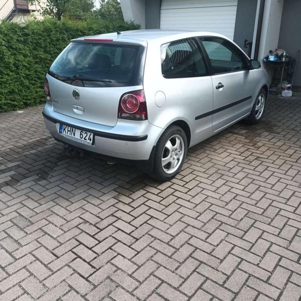Grey Volkswagen Polo 2006 in Kaunas, with an engine capacity of 1.40 L and mileage of 231 thousand km for 1550 €, photo 3 on AUTOMOTO.COM.LV
