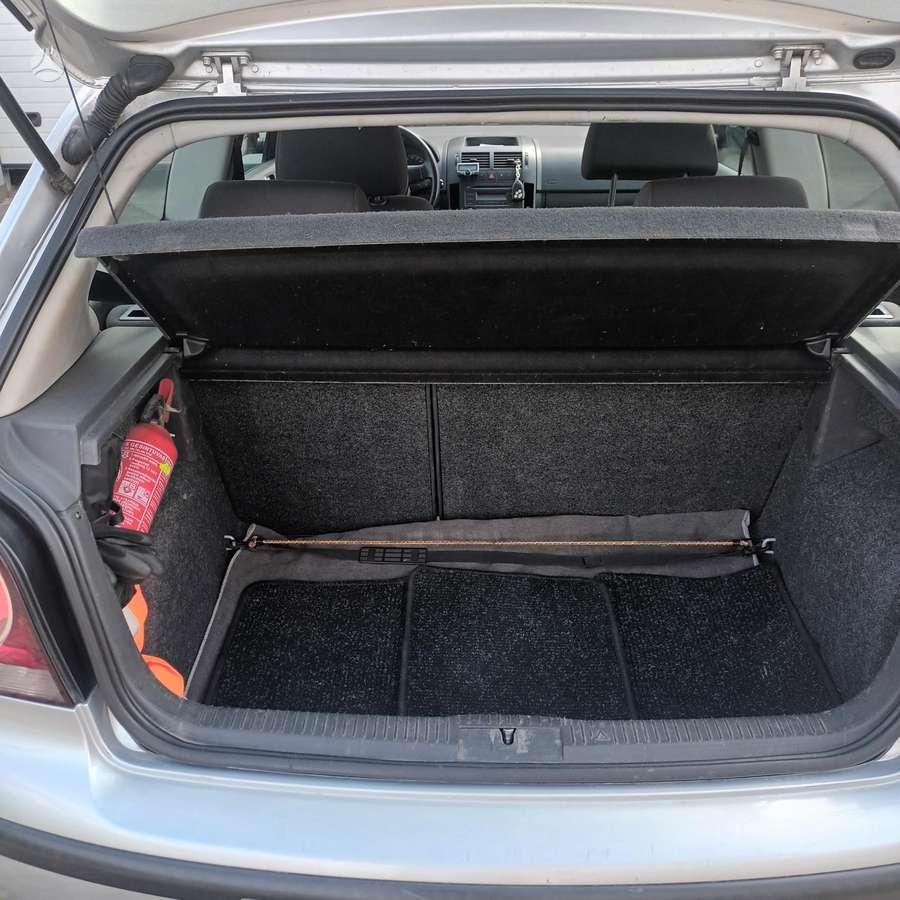 Grey Volkswagen Polo 2006 in Kaunas, with an engine capacity of 1.40 L and mileage of 231 thousand km for 1550 €, photo 7 on AUTOMOTO.COM.LV