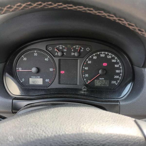 Grey Volkswagen Polo 2006 in Kaunas, with an engine capacity of 1.40 L and mileage of 231 thousand km for 1550 €, photo 10 on AUTOMOTO.COM.LV
