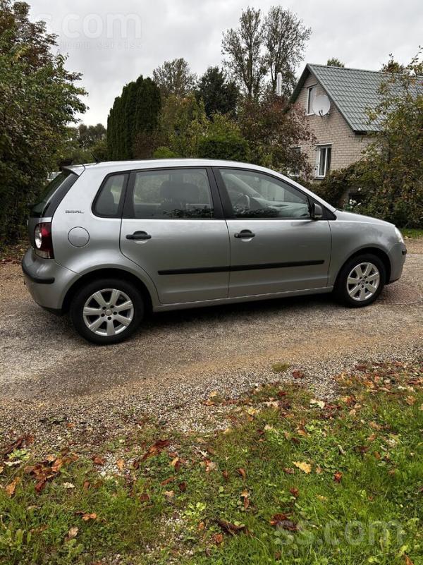 Volkswagen Polo 2006 in Ludza on AUTOMOTO.COM.LV Grey Volkswagen Polo 2006 in Ludza, with an engine capacity of 1.90 L and mileage of 316 thousand km for 2300 €, photo 7 on AUTOMOTO.COM.LV