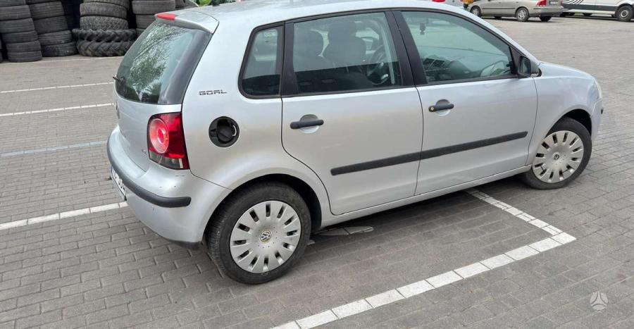 Grey Volkswagen Polo 2006 in Vilnius, with an engine capacity of 1.20 L and mileage of 200 thousand km for 400 €, photo 4 on AUTOMOTO.COM.LV