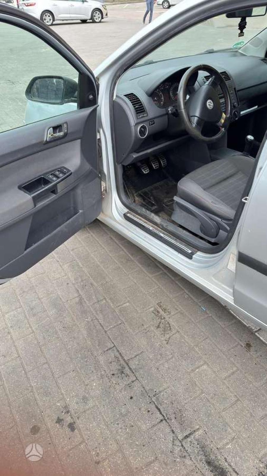Grey Volkswagen Polo 2006 in Vilnius, with an engine capacity of 1.20 L and mileage of 200 thousand km for 400 €, photo 8 on AUTOMOTO.COM.LV