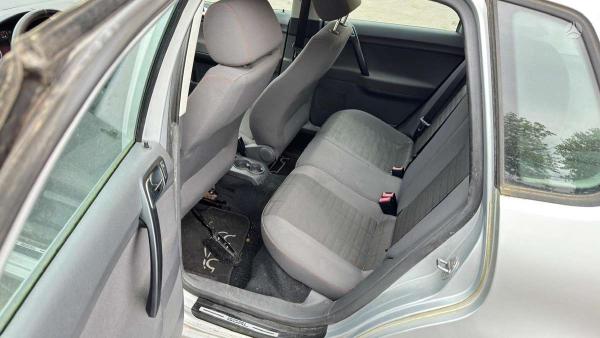 Grey Volkswagen Polo 2006 in Vilnius, with an engine capacity of 1.20 L and mileage of 200 thousand km for 400 €, photo 9 on AUTOMOTO.COM.LV