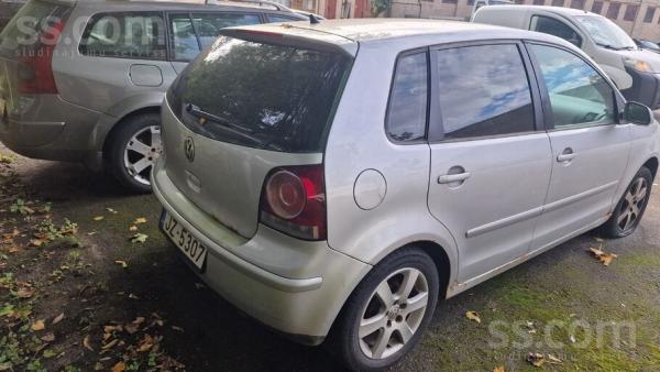 Volkswagen Polo 2006 Rīga vietnē Pelēks Volkswagen Polo 2006 Rīga, ar dzinēja tilpumu 1.40 L un nobraukumu 296 tūkst. km par 450 €, foto 4 vietnē AUTOMOTO.COM.LV