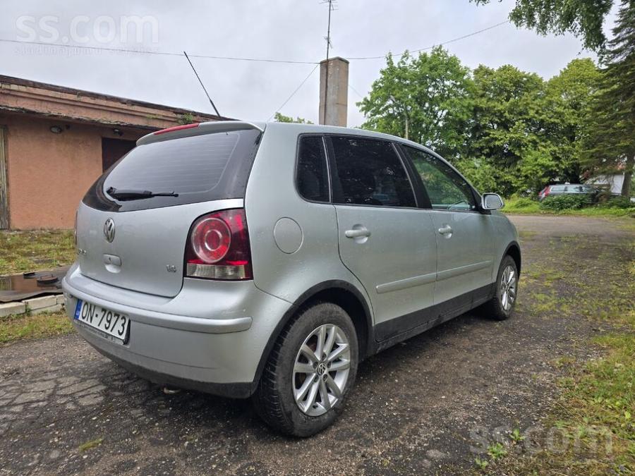 Grey Volkswagen Polo 2007 in Cesis, with an engine capacity of 1.40 L and mileage of 164 thousand km for 1800 €, photo 4 on AUTOMOTO.COM.LV