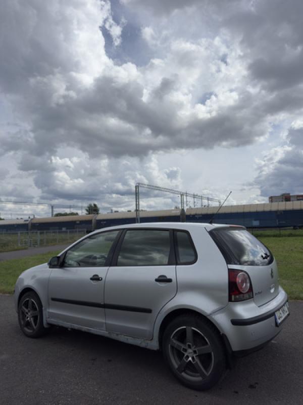 Grey Volkswagen Polo 2007 in Narva-Joesuu, with an engine capacity of 1.40 L and mileage of 168 thousand km for 600 €, photo 2 on AUTOMOTO.COM.LV