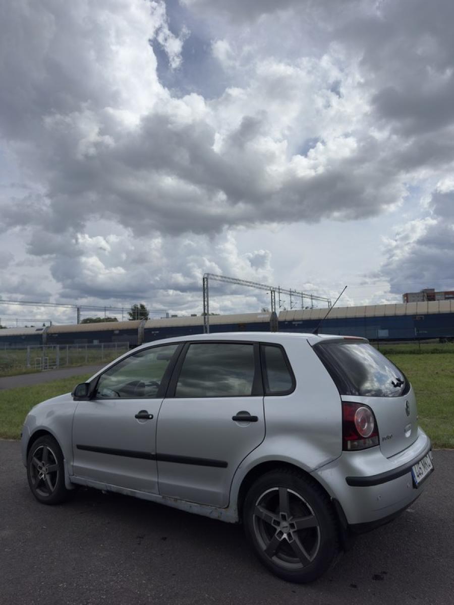 Grey Volkswagen Polo 2007 in Narva-Joesuu, with an engine capacity of 1.40 L and mileage of 168 thousand km for 600 €, photo 8 on AUTOMOTO.COM.LV