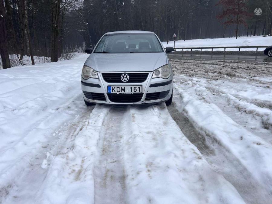 Grey Volkswagen Polo 2008 in Kaunas, with an engine capacity of 1.40 L and mileage of 307 thousand km for 1199 €, photo 1 on AUTOMOTO.COM.LV