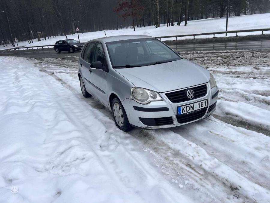Grey Volkswagen Polo 2008 in Kaunas, with an engine capacity of 1.40 L and mileage of 307 thousand km for 1199 €, photo 2 on AUTOMOTO.COM.LV