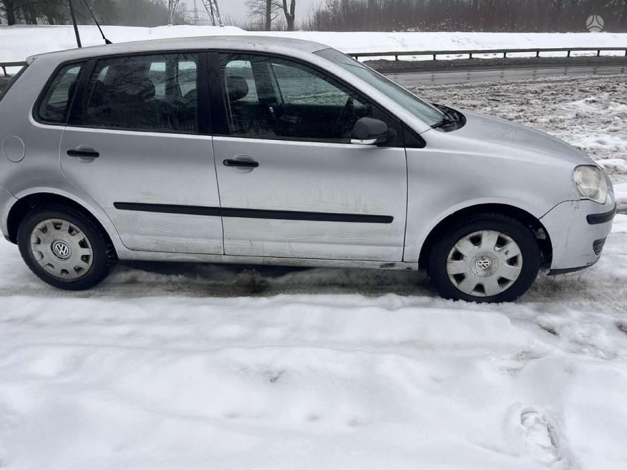 Grey Volkswagen Polo 2008 in Kaunas, with an engine capacity of 1.40 L and mileage of 307 thousand km for 1199 €, photo 3 on AUTOMOTO.COM.LV