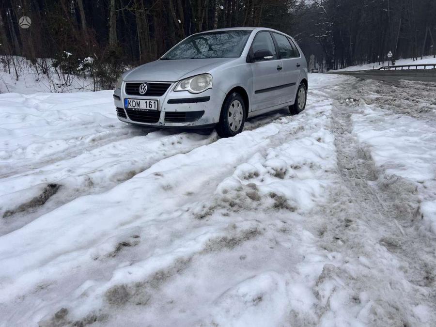 Grey Volkswagen Polo 2008 in Kaunas, with an engine capacity of 1.40 L and mileage of 307 thousand km for 1199 €, photo 4 on AUTOMOTO.COM.LV