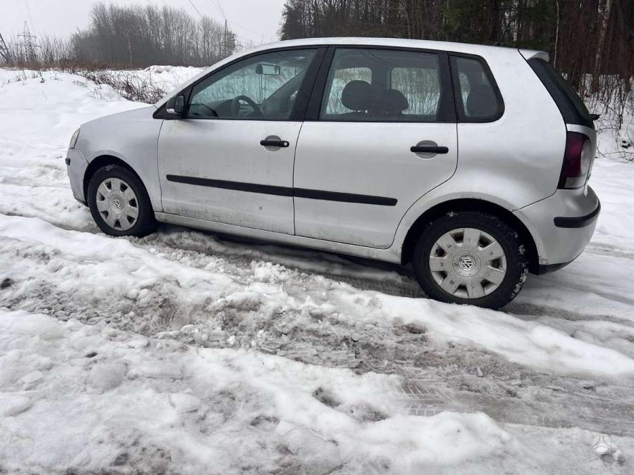 Grey Volkswagen Polo 2008 in Kaunas, with an engine capacity of 1.40 L and mileage of 307 thousand km for 1199 €, photo 5 on AUTOMOTO.COM.LV
