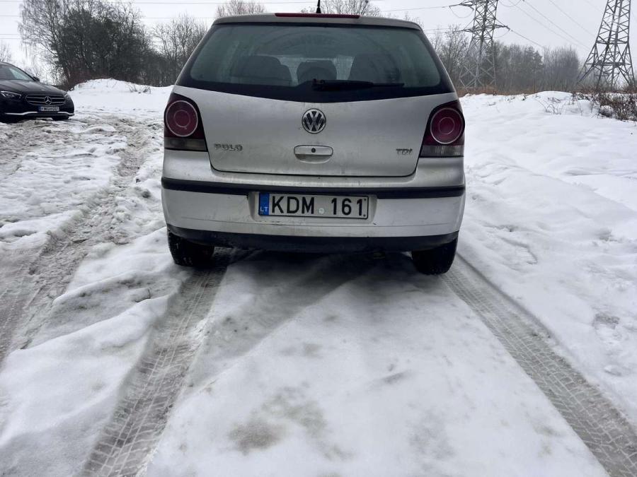 Grey Volkswagen Polo 2008 in Kaunas, with an engine capacity of 1.40 L and mileage of 307 thousand km for 1199 €, photo 6 on AUTOMOTO.COM.LV