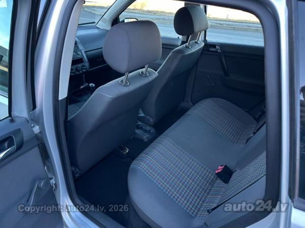 Pelēks Volkswagen Polo 2008 Tallina, ar dzinēja tilpumu 1.20 L un nobraukumu 150 tūkst. km par 2250 €, foto 9 vietnē AUTOMOTO.COM.LV