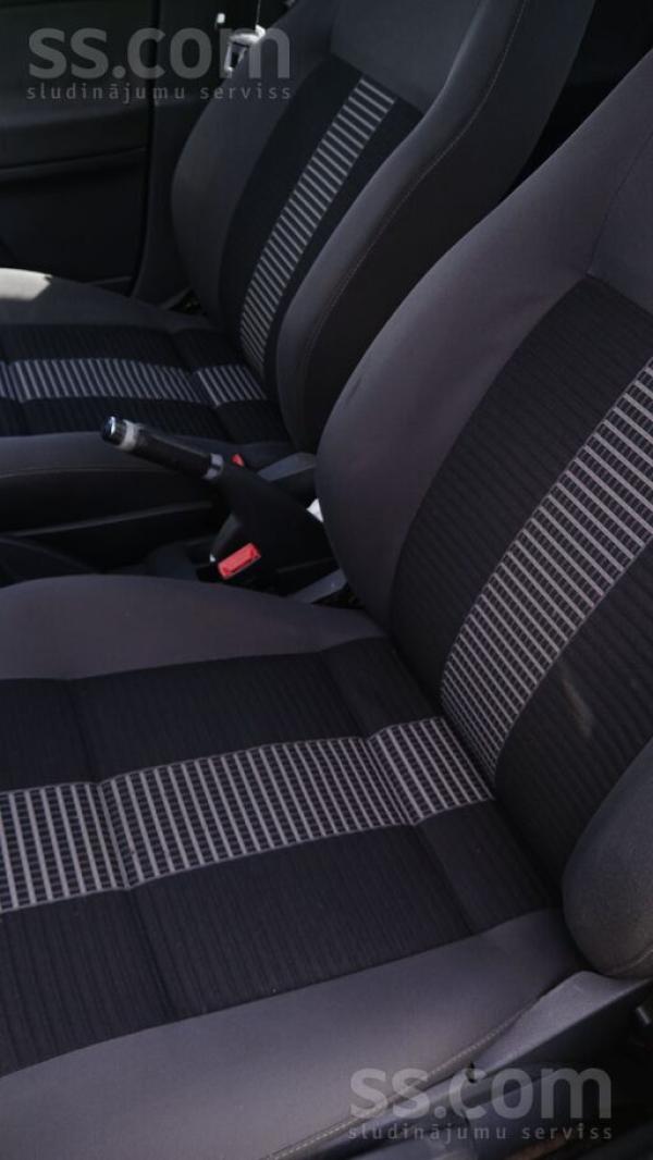 Grey Volkswagen Polo 2008 in Cesis, with an engine capacity of 1.40 L and mileage of 345 thousand km for 1650 €, photo 5 on AUTOMOTO.COM.LV