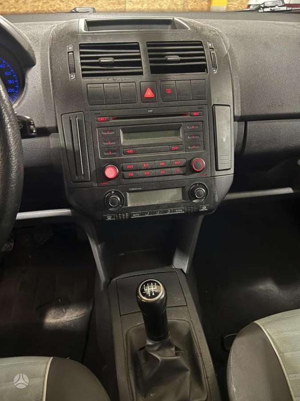 Pelēks Volkswagen Polo 2008 Viļņa, ar dzinēja tilpumu 1.42 L un nobraukumu 184 tūkst. km par 800 €, foto 8 vietnē AUTOMOTO.COM.LV