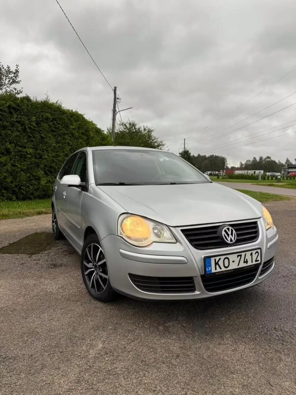 Grey Volkswagen Polo 2008 in Riga, with an engine capacity of 1.40 L and mileage of 322 thousand km for 1700 €, photo 1 on AUTOMOTO.COM.LV