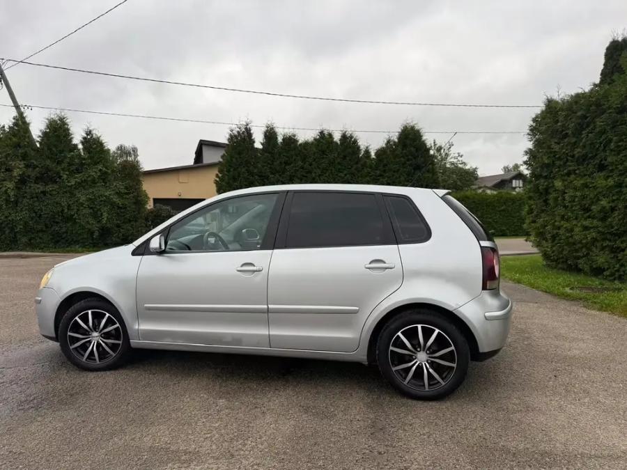 Pelēks Volkswagen Polo 2008 Rīga, ar dzinēja tilpumu 1.40 L un nobraukumu 322 tūkst. km par 1700 €, foto 5 vietnē AUTOMOTO.COM.LV