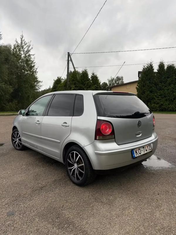 Grey Volkswagen Polo 2008 in Riga, with an engine capacity of 1.40 L and mileage of 322 thousand km for 1700 €, photo 5 on AUTOMOTO.COM.LV