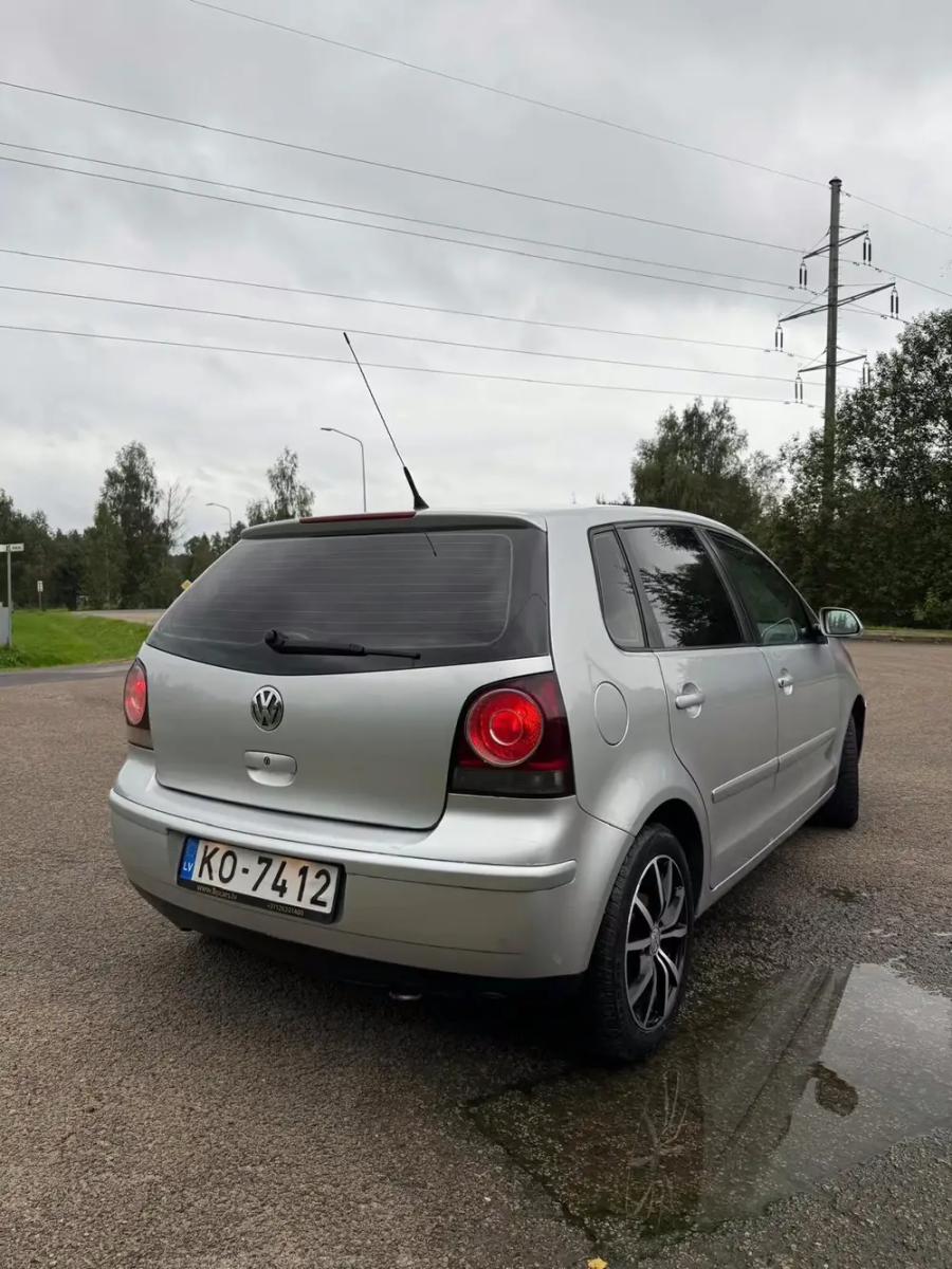 Pelēks Volkswagen Polo 2008 Rīga, ar dzinēja tilpumu 1.40 L un nobraukumu 322 tūkst. km par 1700 €, foto 7 vietnē AUTOMOTO.COM.LV