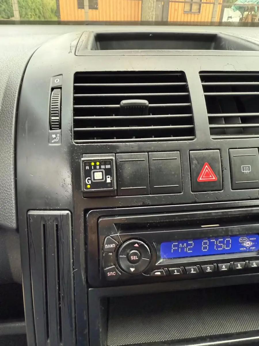 Pelēks Volkswagen Polo 2008 Rīga, ar dzinēja tilpumu 1.40 L un nobraukumu 322 tūkst. km par 1700 €, foto 13 vietnē AUTOMOTO.COM.LV