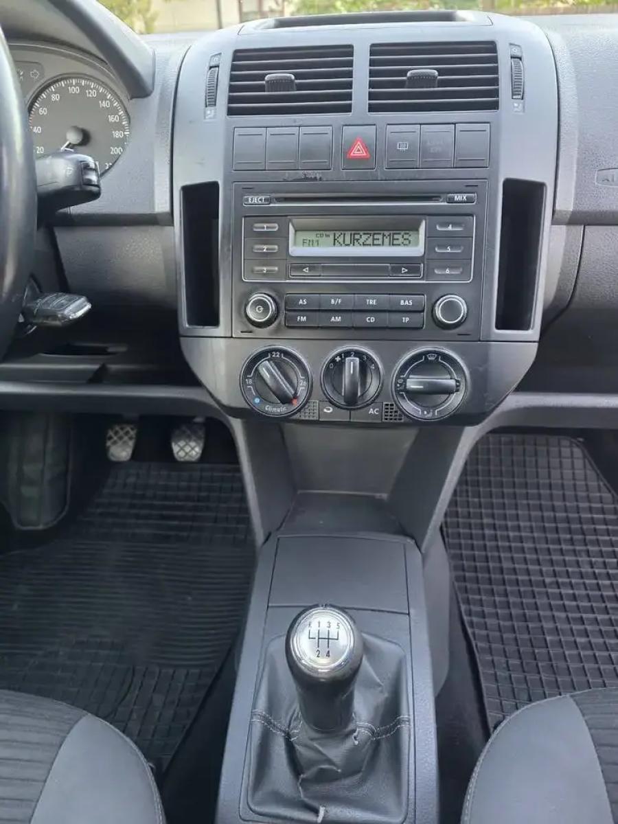 Pelēks Volkswagen Polo 2008 Ventspils, ar dzinēja tilpumu 1.40 L un nobraukumu 206 tūkst. km par 1490 €, foto 13 vietnē AUTOMOTO.COM.LV
