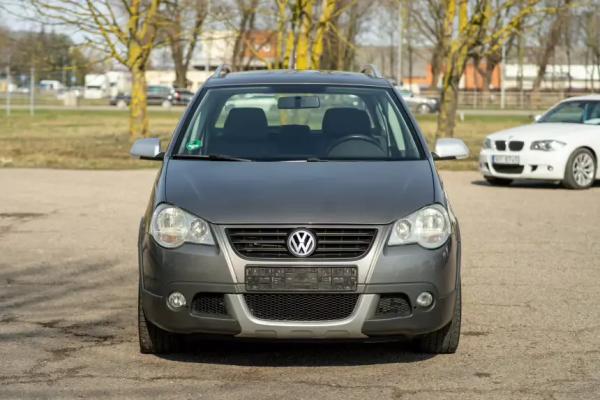 Grey Volkswagen Polo 2008 in Liepaja, with an engine capacity of 1.90 L and mileage of 234 thousand km for 3950 €, photo 6 on AUTOMOTO.COM.LV