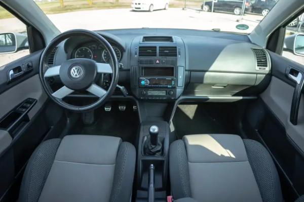 Grey Volkswagen Polo 2008 in Liepaja, with an engine capacity of 1.90 L and mileage of 234 thousand km for 3950 €, photo 8 on AUTOMOTO.COM.LV