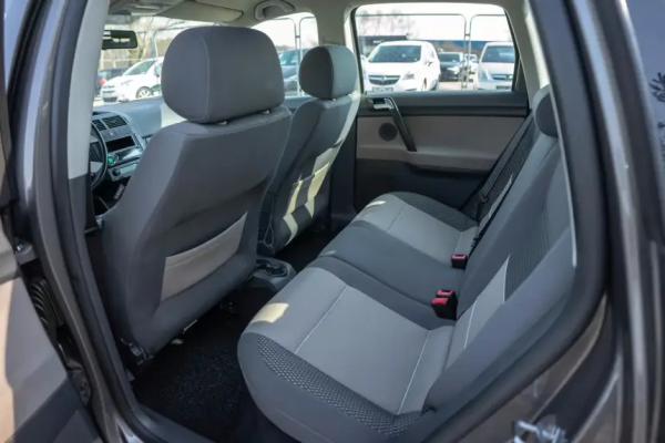Grey Volkswagen Polo 2008 in Liepaja, with an engine capacity of 1.90 L and mileage of 234 thousand km for 3950 €, photo 10 on AUTOMOTO.COM.LV